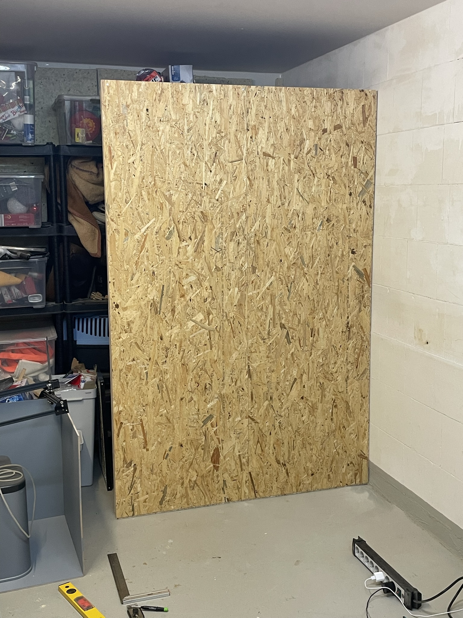 Schnell gebaute Trennwand aus OSB - Kman Woodworks